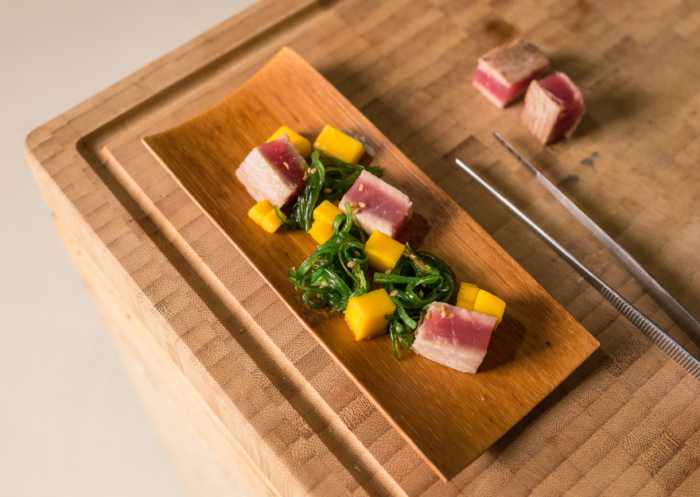 Receta de atún con alga wakame y mango
